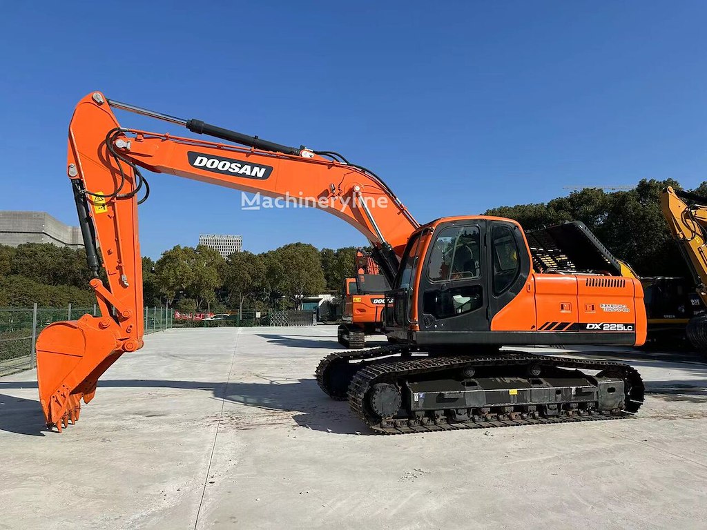 Doosan DX225LC bager guseničar