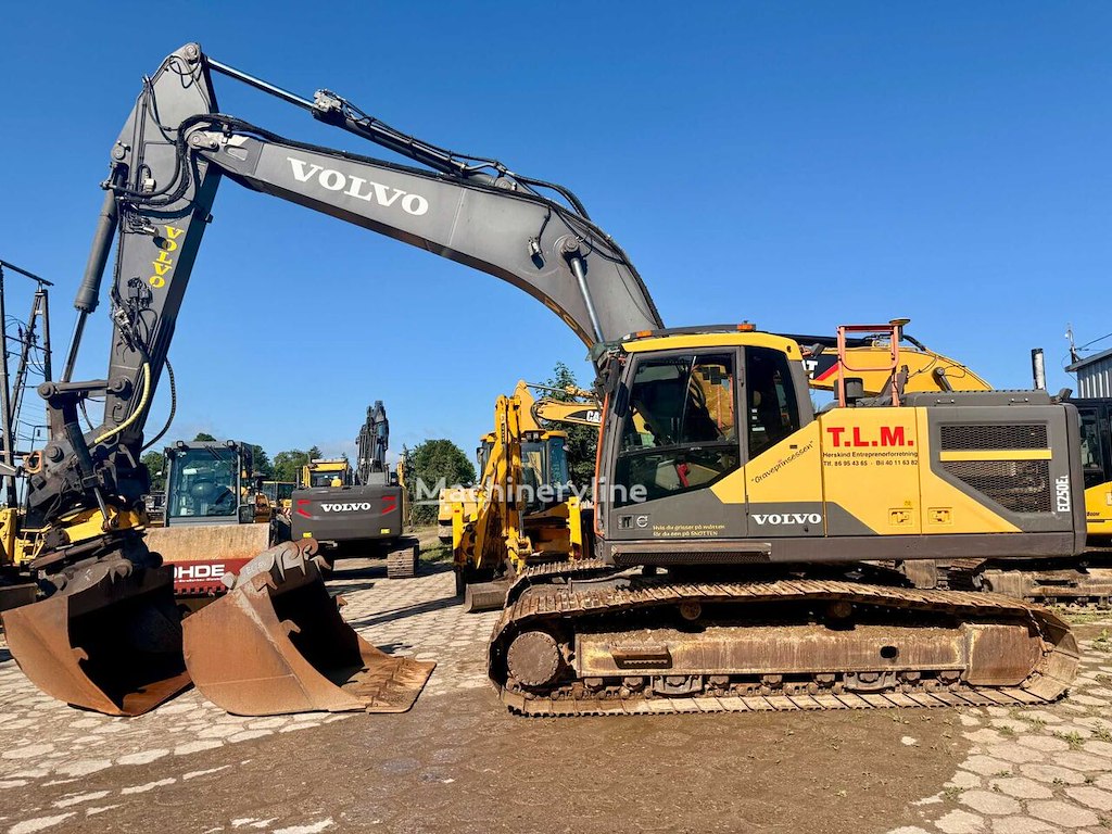 Volvo EC250EL bager guseničar