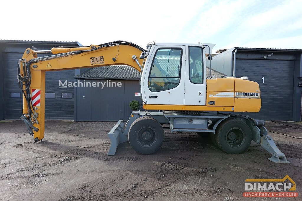 Liebherr A316 LITRONIC Mono boom - blade + outriggers - air conditioning bager točkaš