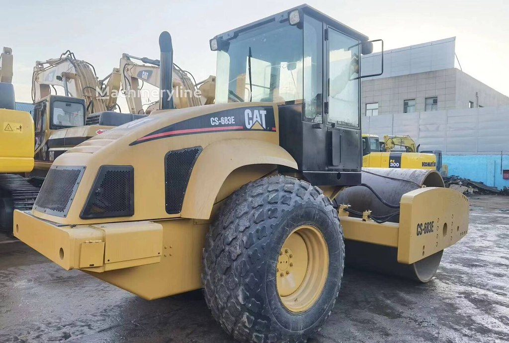 Caterpillar CS-683E valjak za asfalt