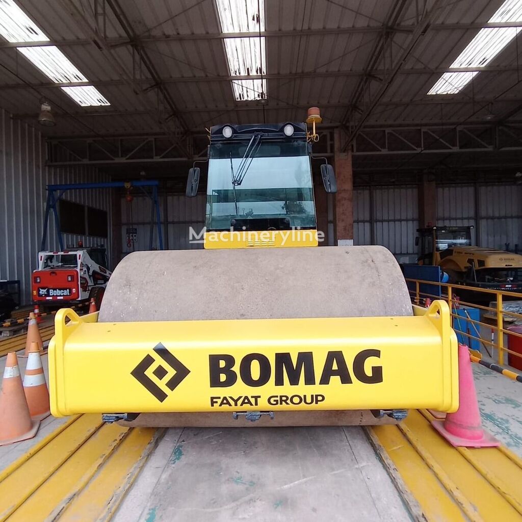 BOMAG BW211D-40 kompaktor s jednim valjkom
