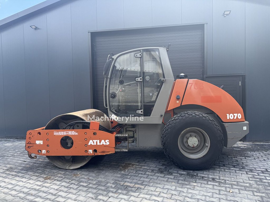 Atlas 1070 kompaktor s jednim valjkom