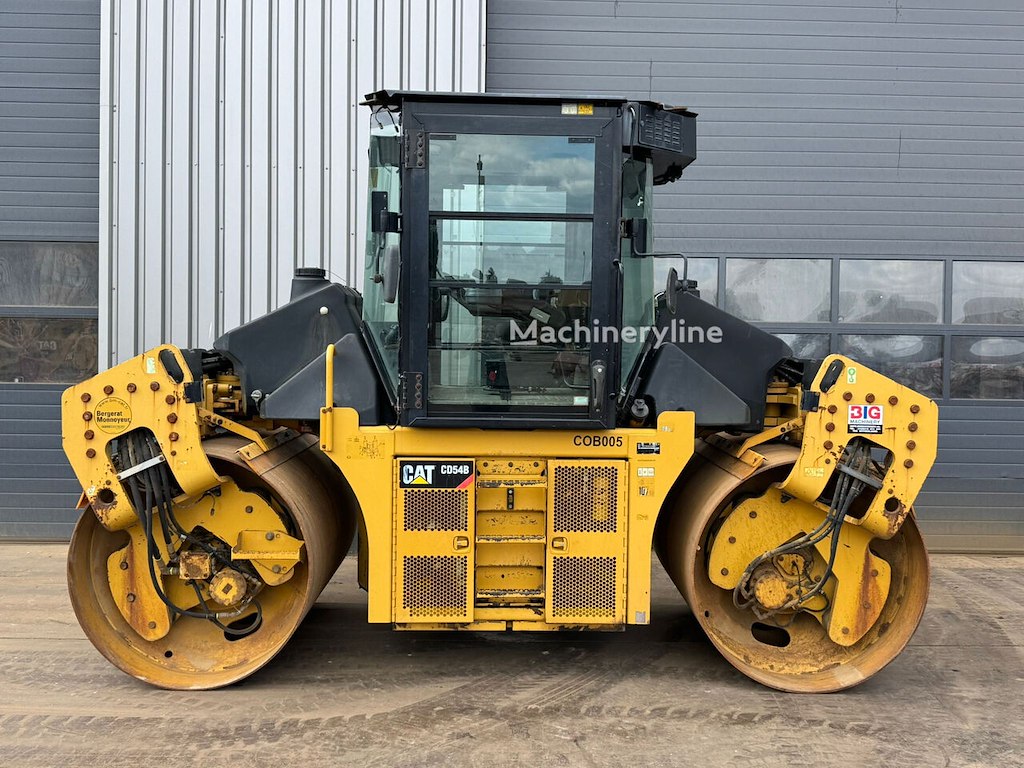 Caterpillar CD54B valjak za asfalt