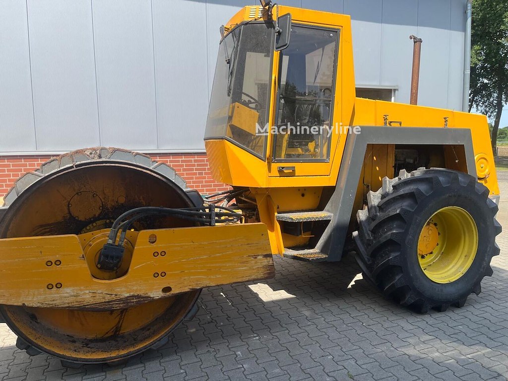 BOMAG BW213 D-2 kompaktor s jednim valjkom