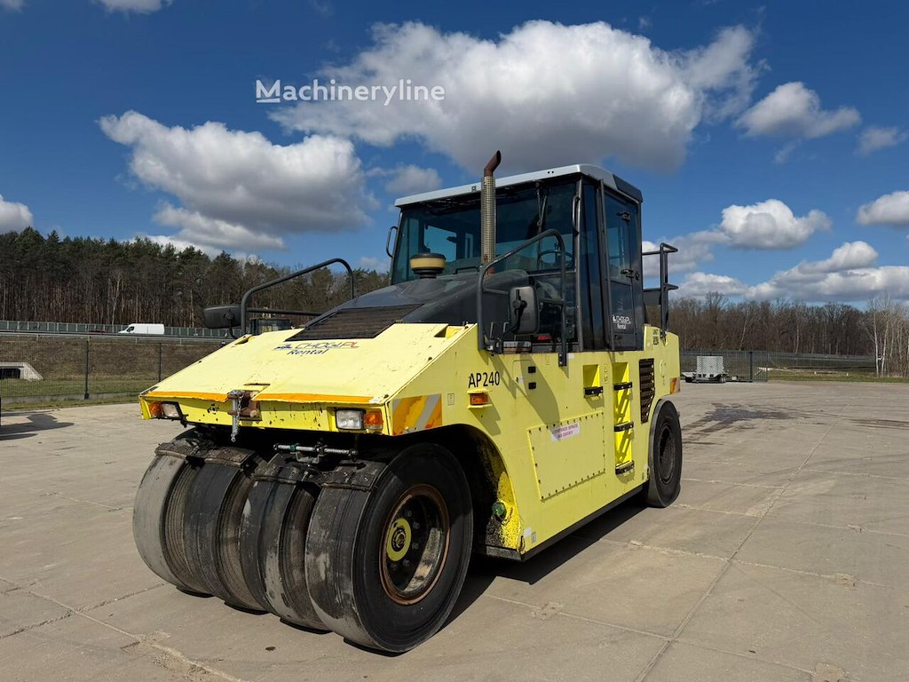 Ammann AP 240 pneumatski valjak