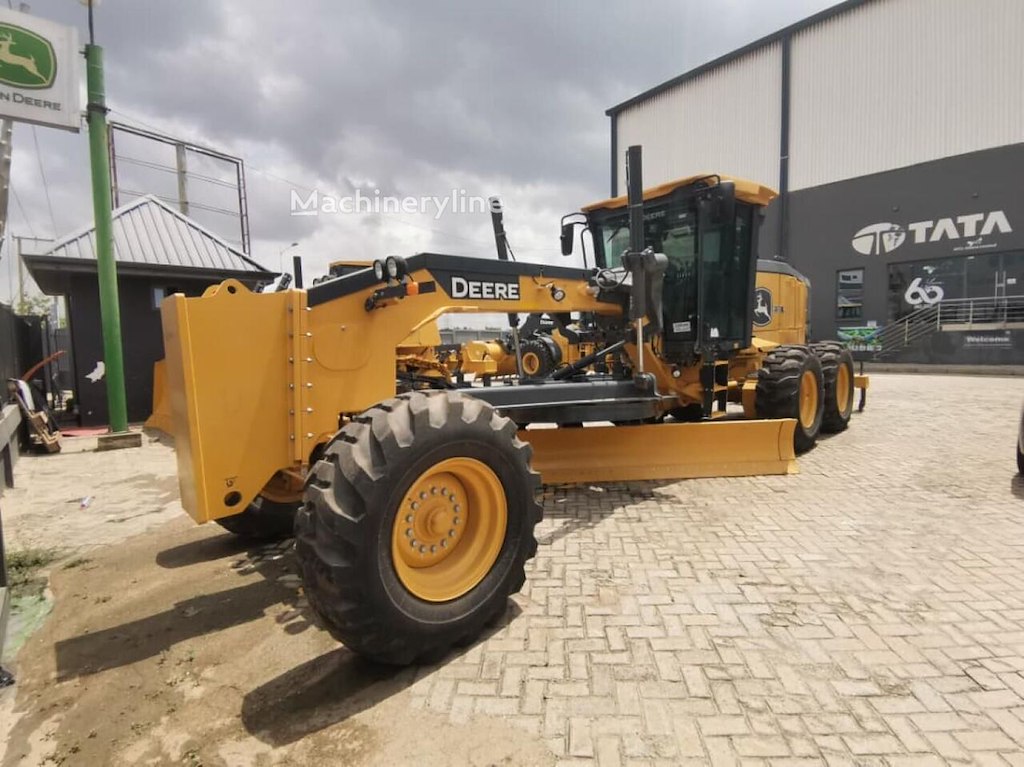 John Deere 670P grejder