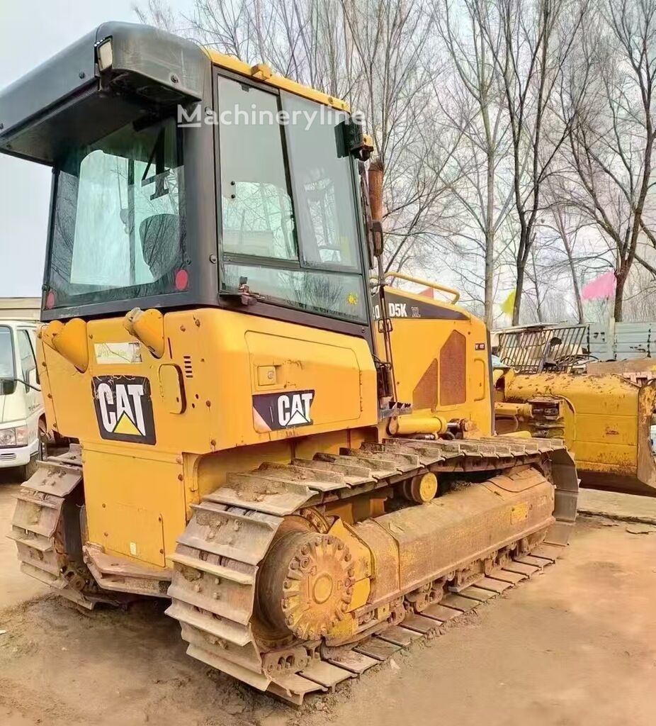 Caterpillar D5K buldožer