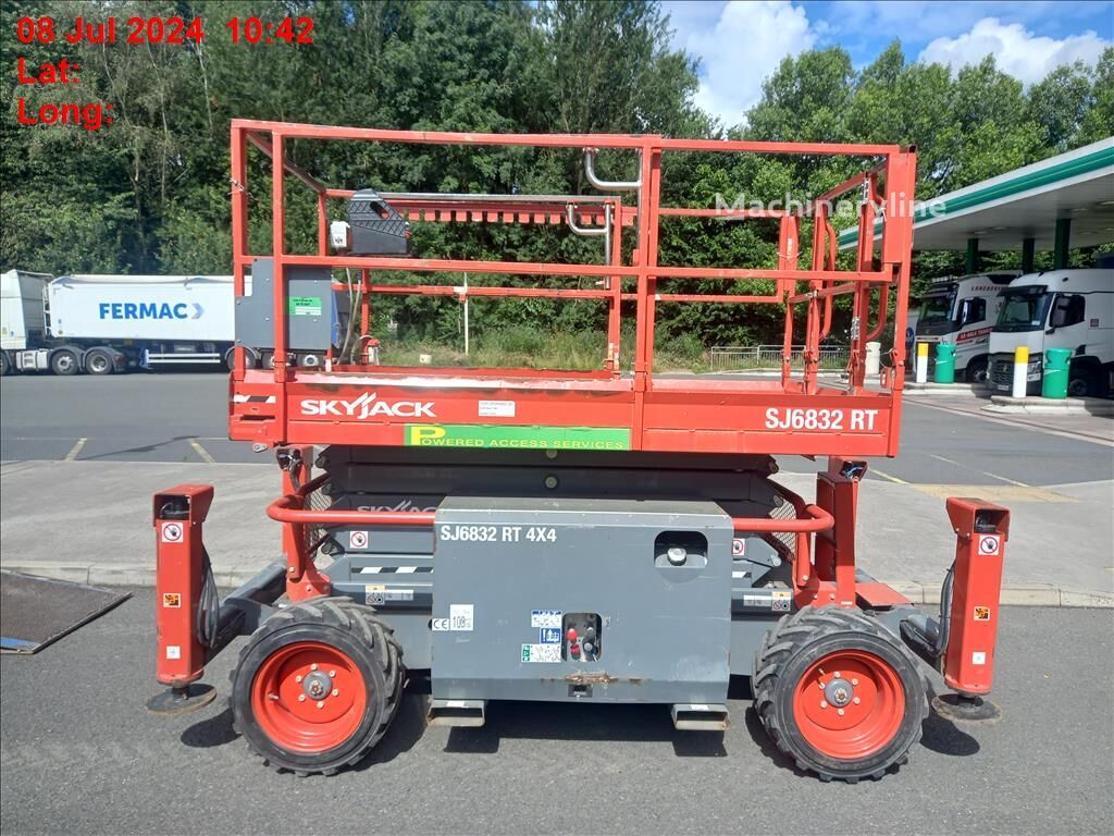 Skyjack SJ 6832 RT makazasta platforma