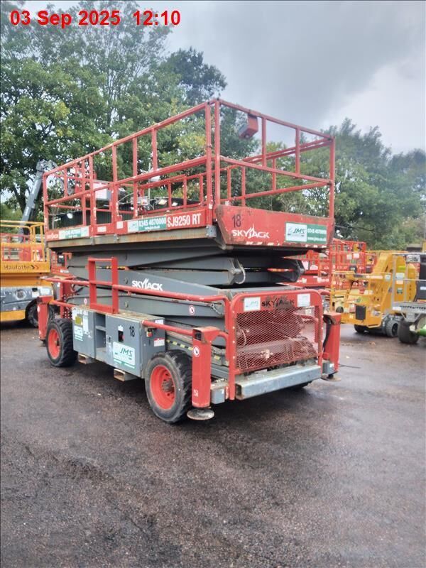 Skyjack SJ9250 RT Scissor lift makazasta platforma