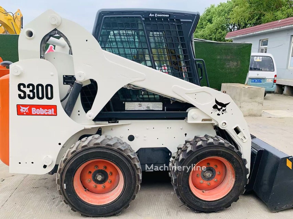 Bobcat S300 mini utovarivač