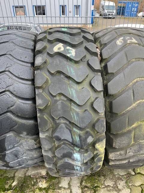 (63) 17.5R25 100 % neu runderneuert /new remoulded guma za druge specijalne opreme