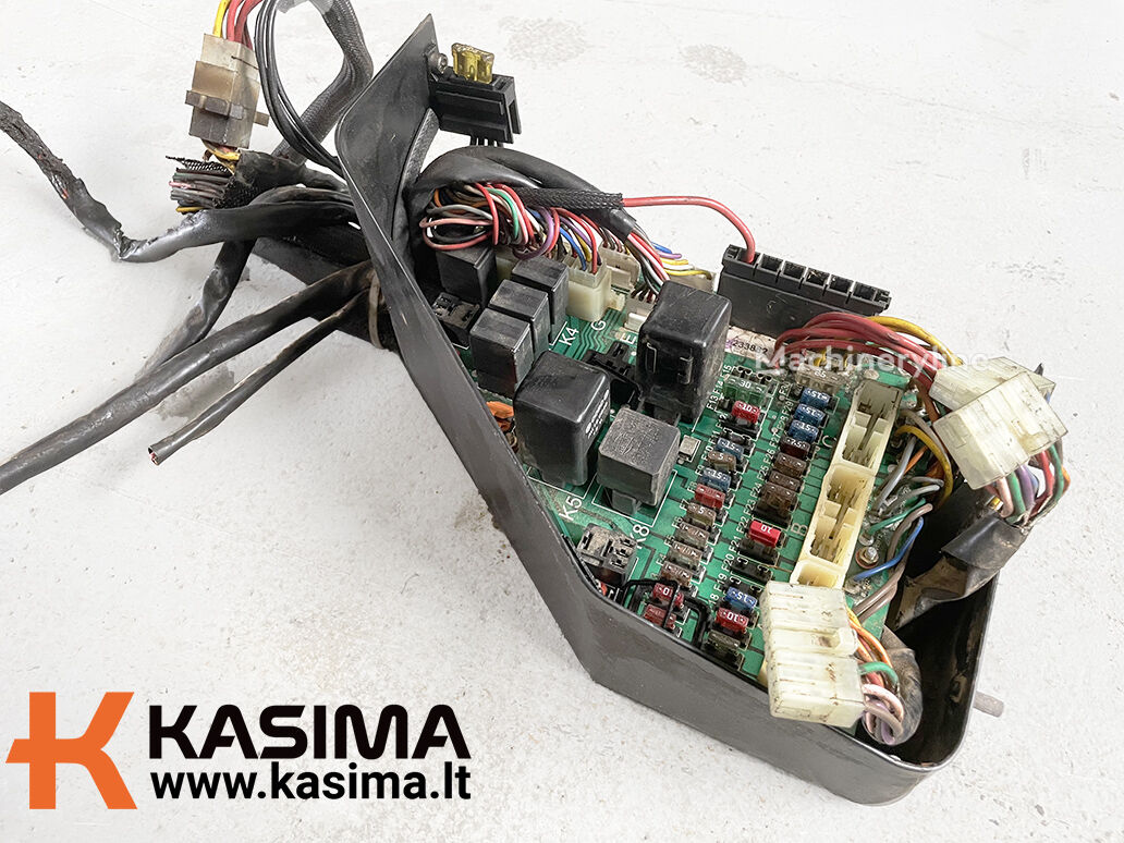 Manitou 233882 kutija s osiguračima za Manitou MLT 633 TLS teleskopskog utovarivača