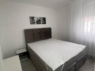 Trosobni stan novo, četvrti sprat, Novi Sad