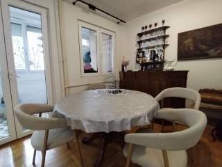 Trosobni stan Gandijeva, Mladost, Beograd