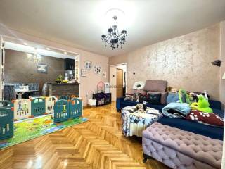 Trosobni stan drugi sprat, Beograd