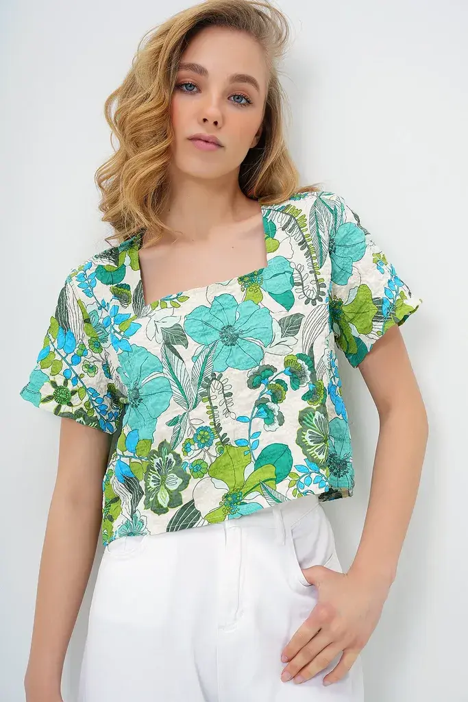 Trend Alacati Stili Ženska bluza kratkih rukava Alc-X13794, Brod izrez, Belo-zelena