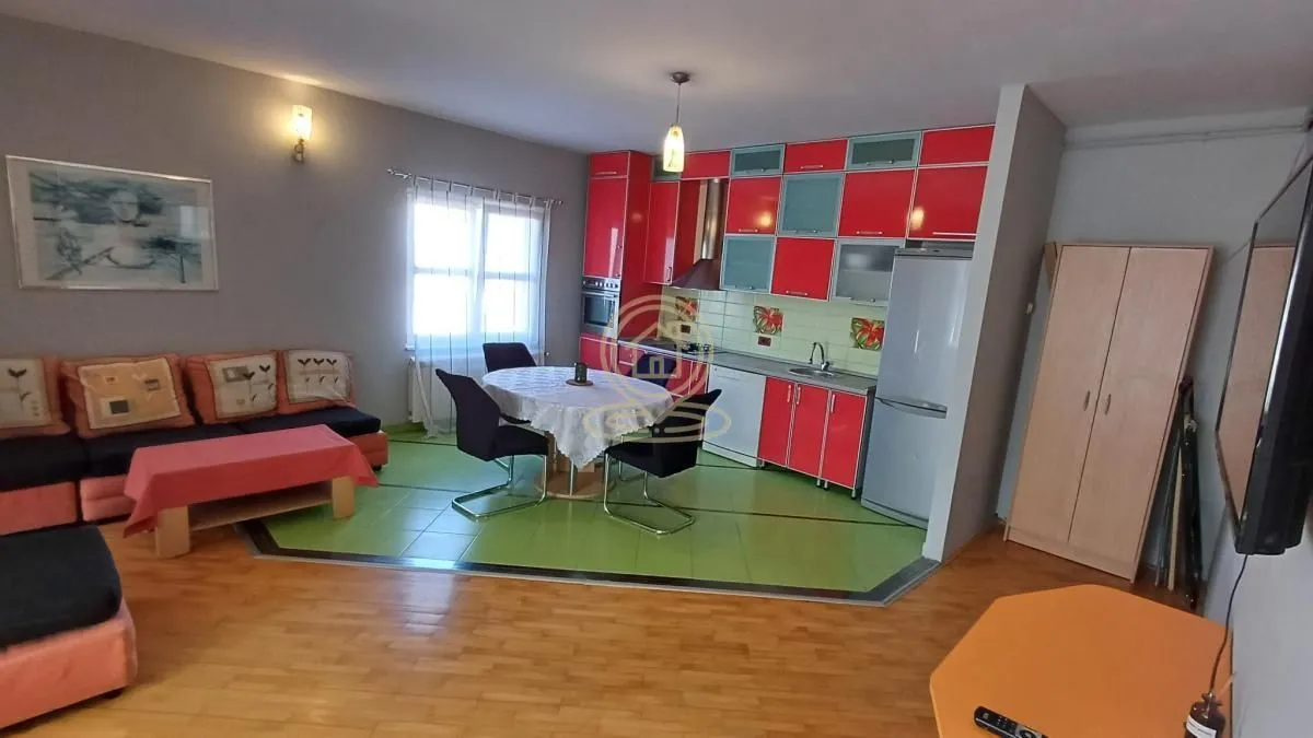 Izdavanje, trosoban stan, 60m², Zvezdara Sve Podlokacije, Beograd