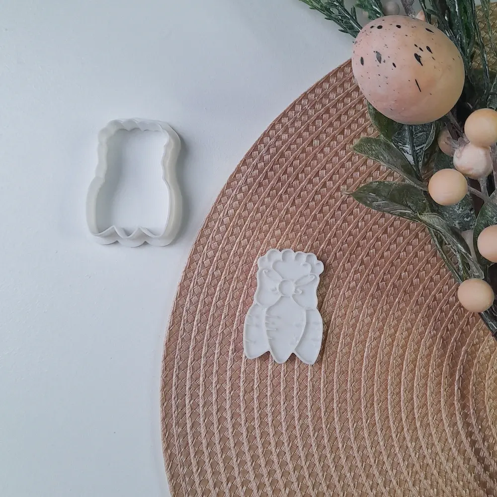 KREATIVNI SLATKIŠI Modla za kolače i ukrase Šargarepa, 8 cm, Bela