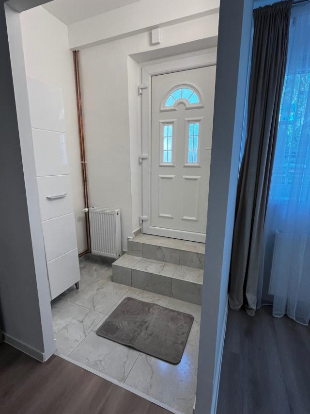 Namestena garsonjera u Sremskoj Kamenici- odmah useljiva