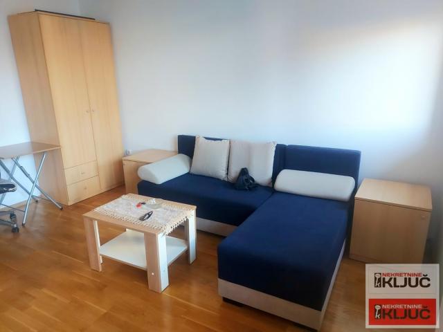 Garsonjera 30 m², Sajmište, Novi Sad, 3. sprat