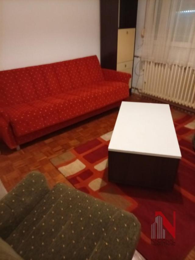 LEP STAN NA OKRETNICI DETELINARE!!! - 270e NIJE ZA STRANCE!!!
