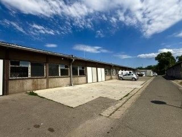 Izdavanje, Poslovni prostor, 525m2 , Zemun polje