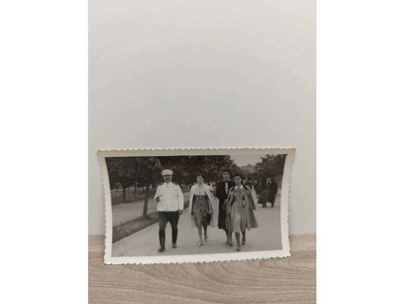 Vintage fotografija šetnja