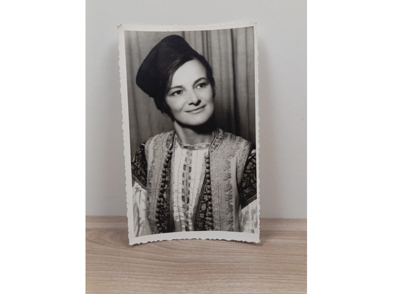 Vintage fotografija dama u nošnji