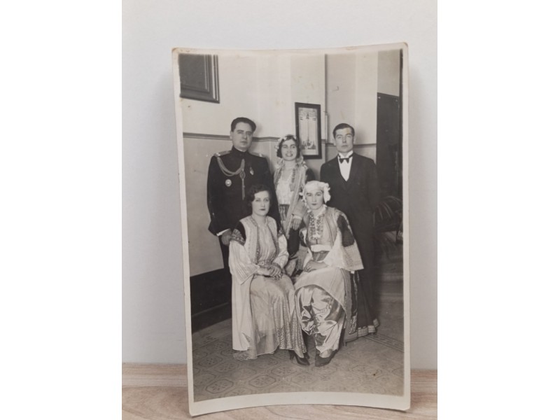 Vintage fotografija dame i gospoda u nošnji
