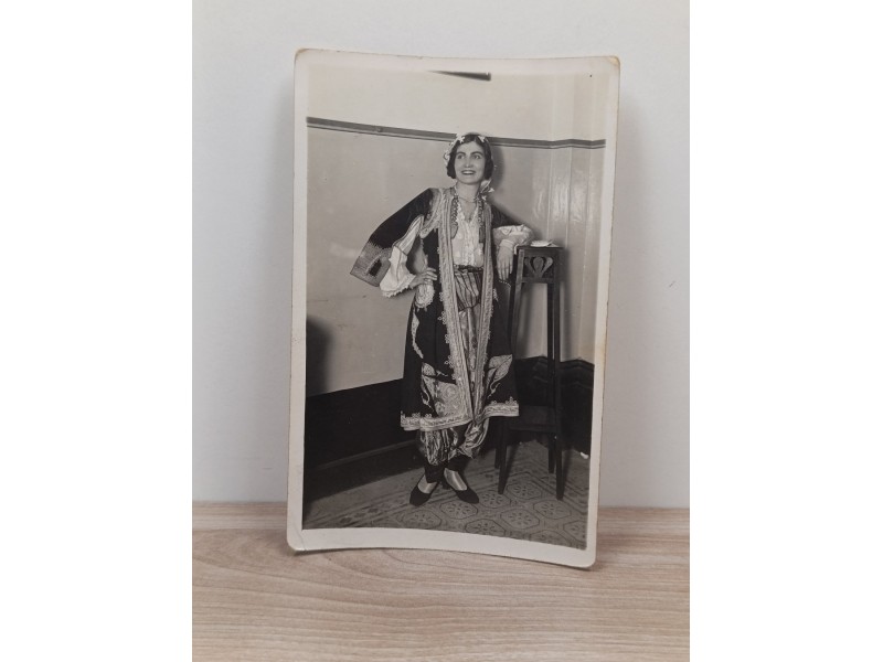 Vintage fotografija dama u nošnji