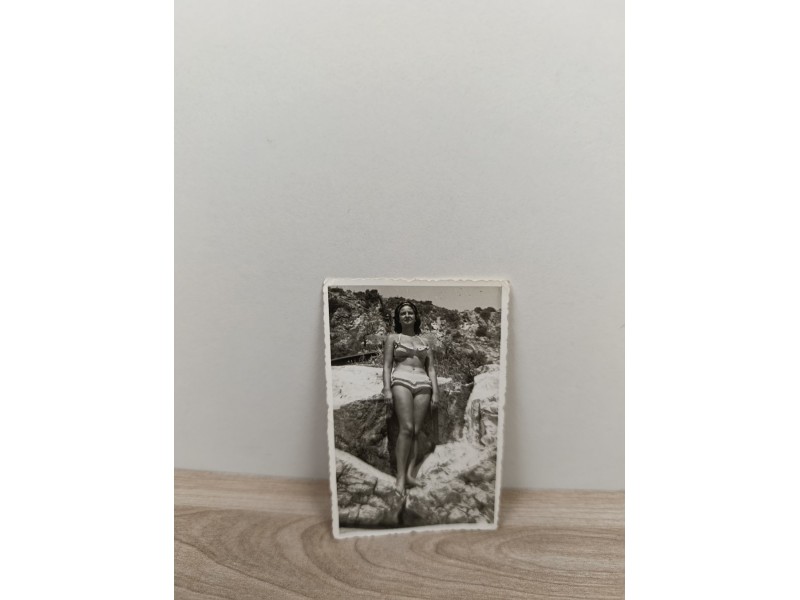 Vintage fotografija dama na plazi
