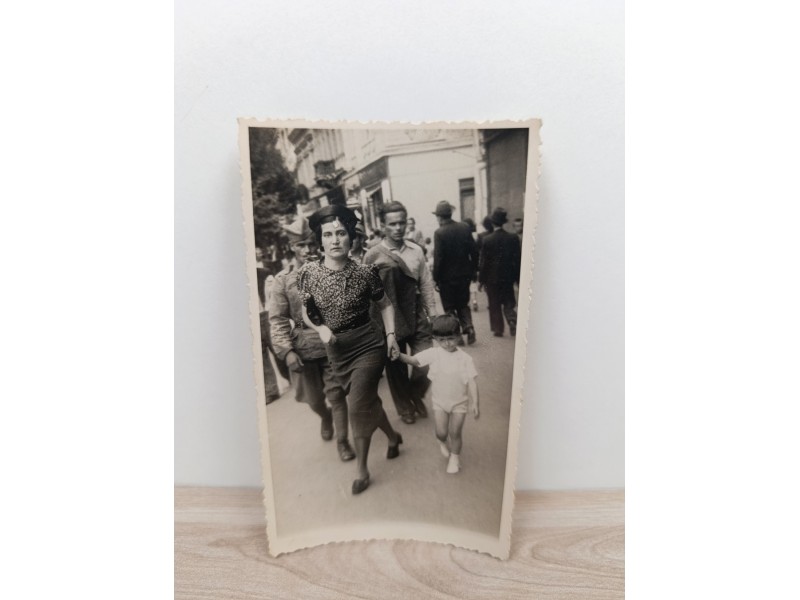 Vintage fotografija dama sa sinom