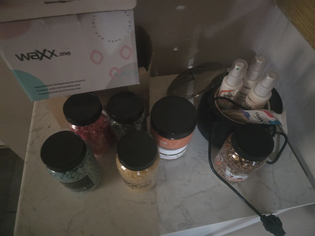 Prodajem Wax Heater za depilaciju. Uz aparat ide kompletna oprema