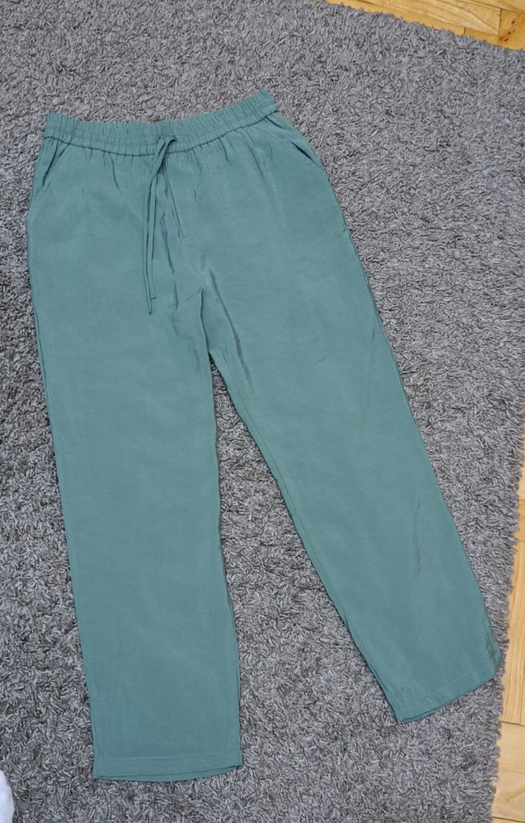 ZARA pantalone od lagane tkanine u mint/žalfija zelenoj boji. - Kroj