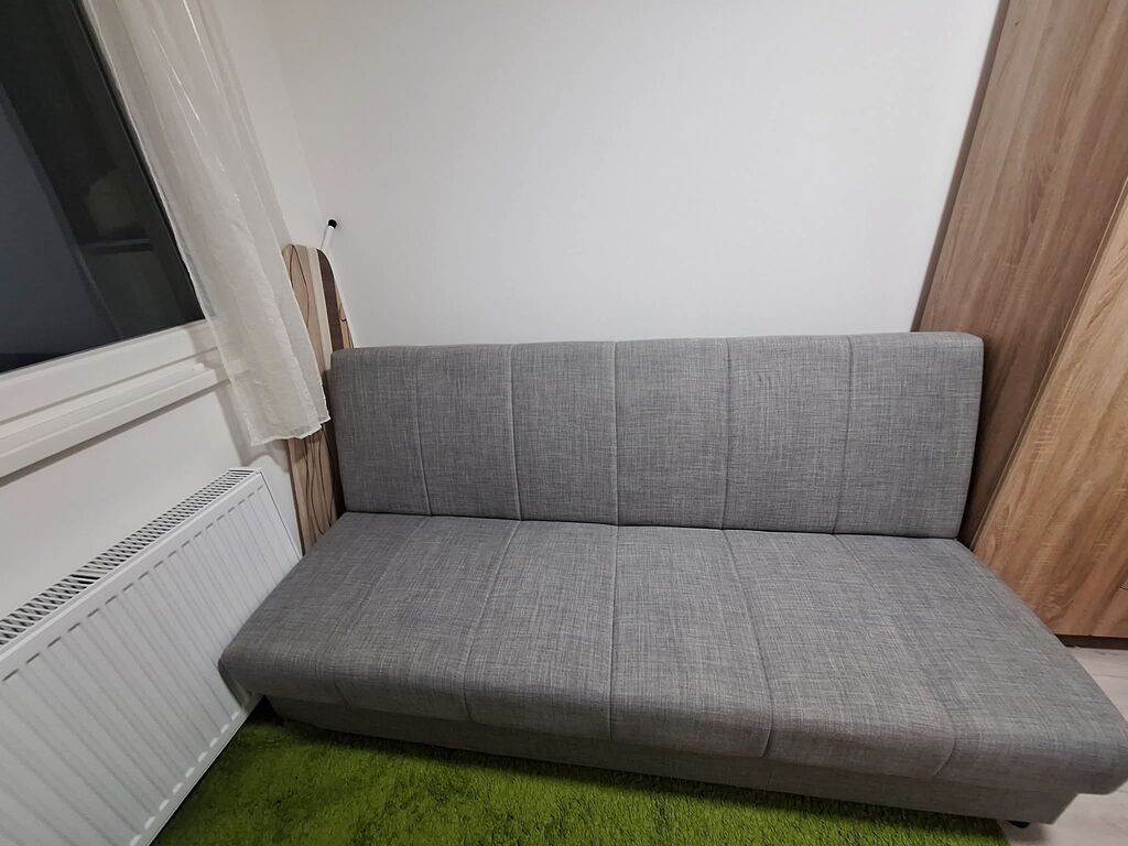 Na prodaju ležaj sa klik-klak mehanizmom. Širina 191cm, površina za