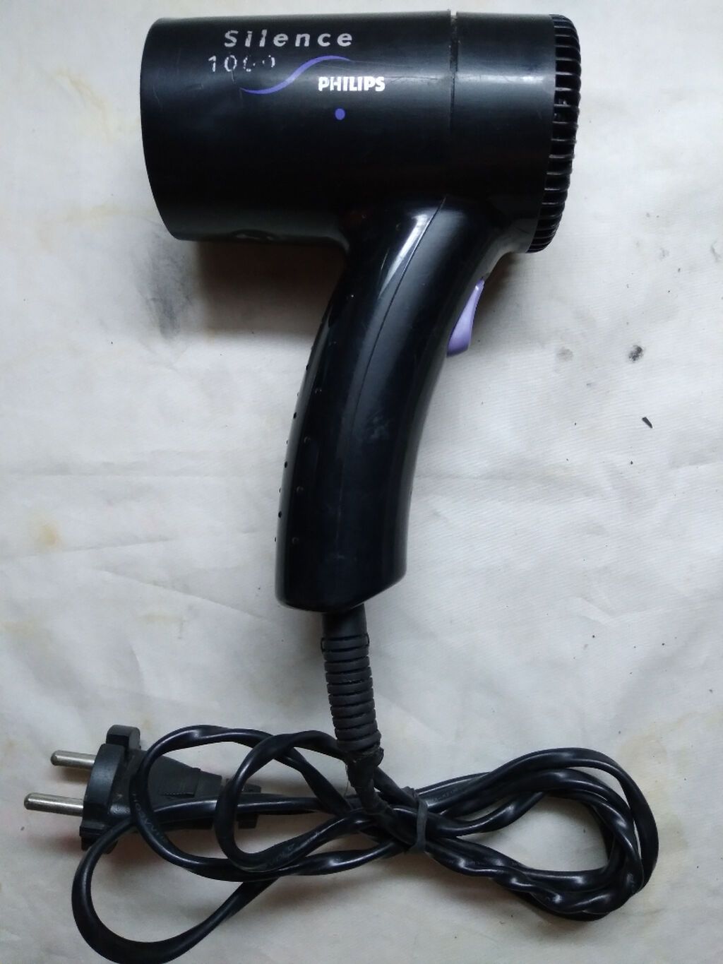 Fen za kosu Philips .Snaga 1000 W crni,kabl zalepljen