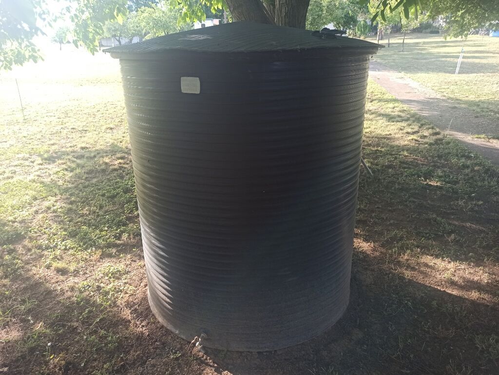 Odlična plastična kaca sa originalnim poklopcem i slavinom od 1/2"