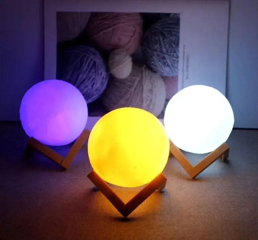Mesec Lampa - Zvučnik Moon Light Opis: Lampa u obliku meseca sa