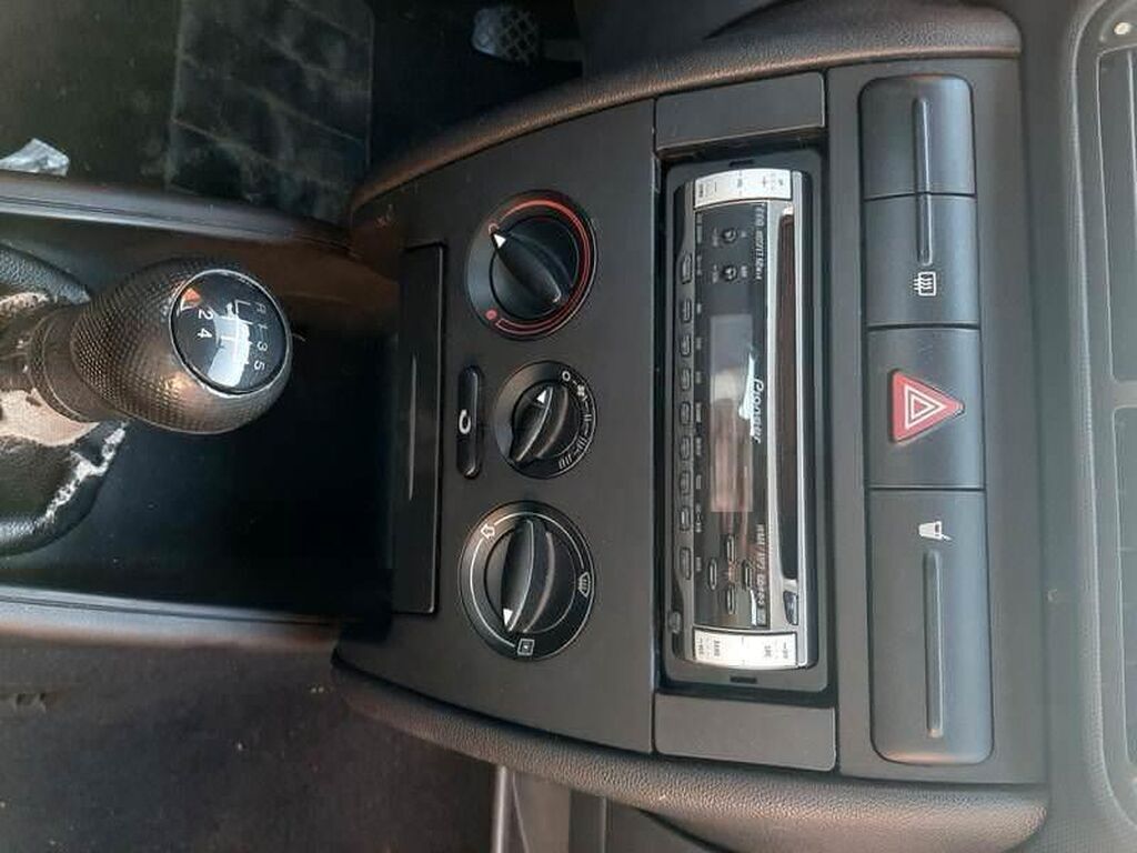 CENTRALNA - SREDIŠNJA KONZOLA ZA SEAT LEON, TOLEDO OD 2000. DO 2005