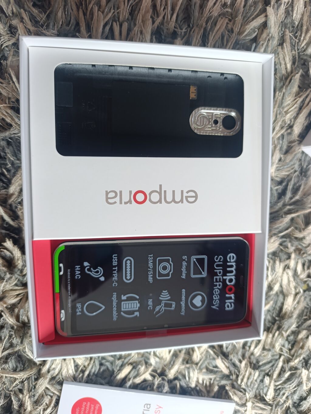 Telefon je namenjen korisnicima koji žele jednostavan i pregledan