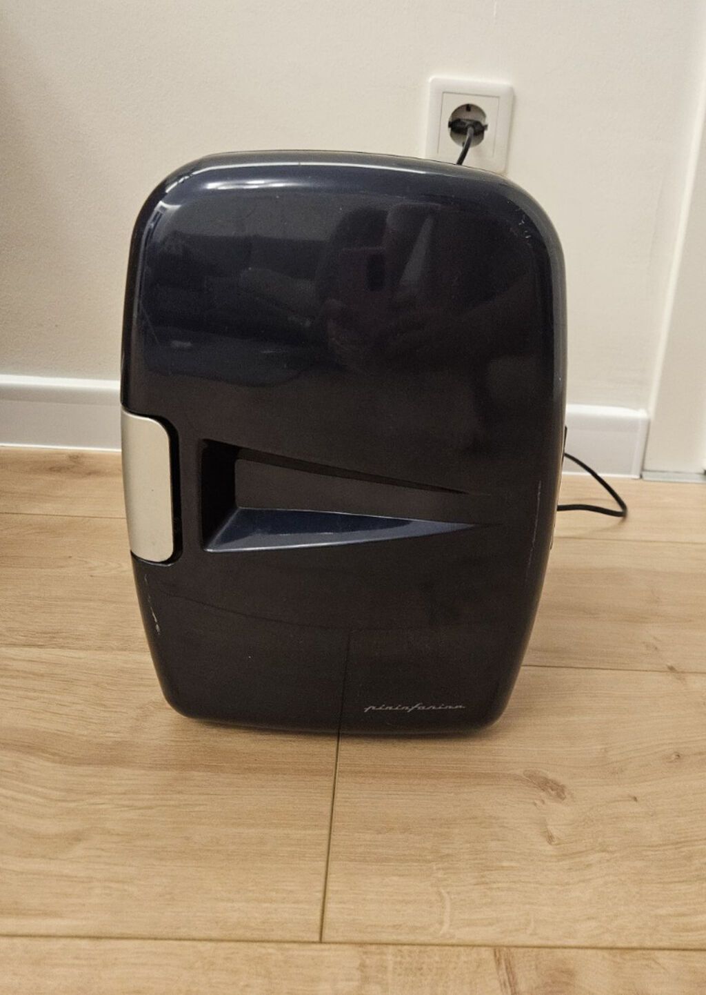Mini frizider PININFARINA YT-A-500 Ispravan mini frizider poznatog