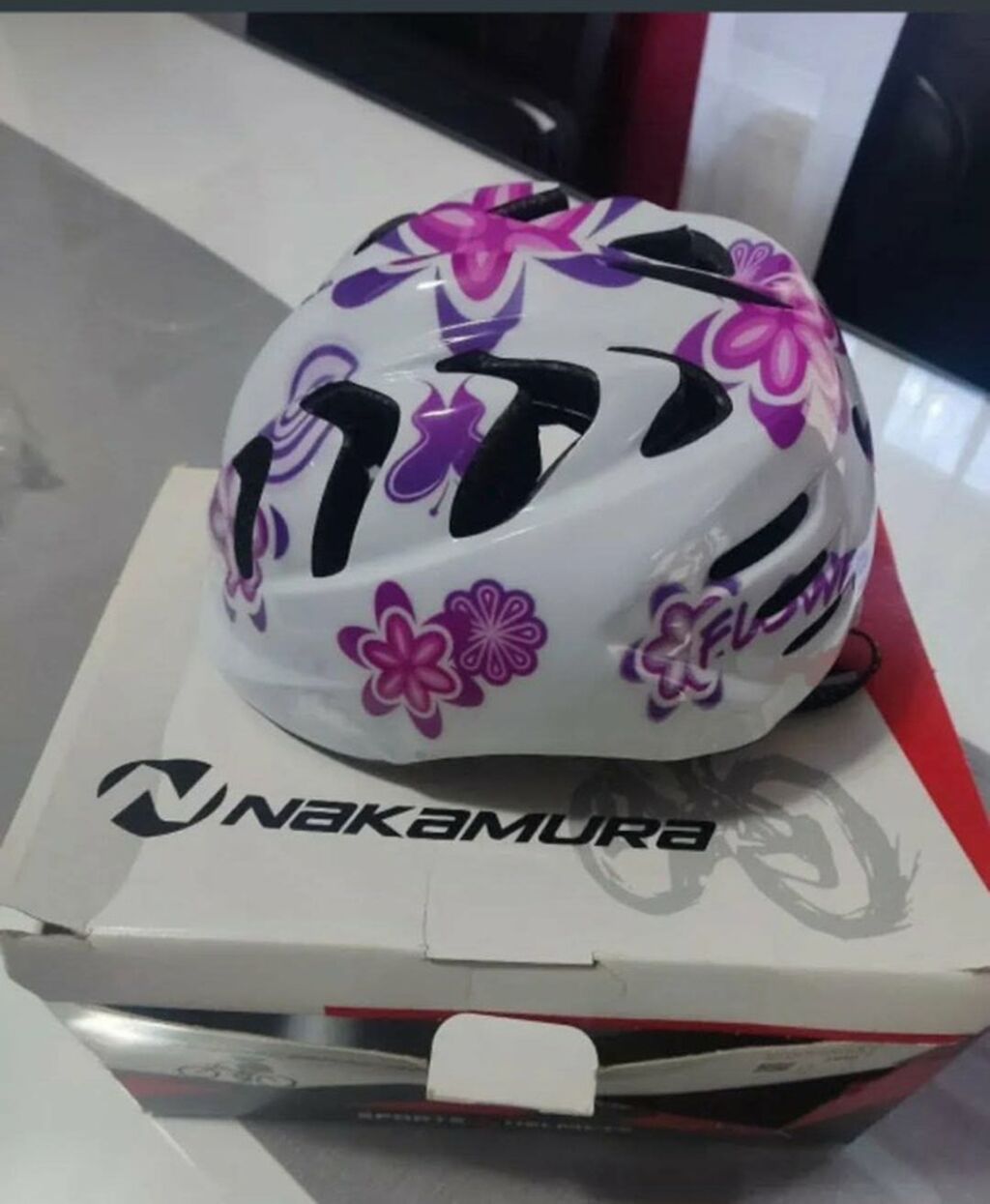 Nakamura MV7 je dečija kaciga za biciklo, koja je izrađena u IN-MOLD