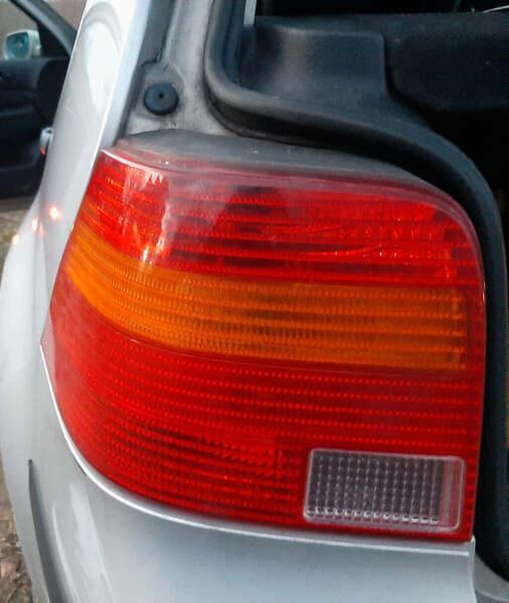STOP LAMPA LEVA ZA VOLKSWAGEN GOLF 4 | Stop lampa leva za Golfa 4