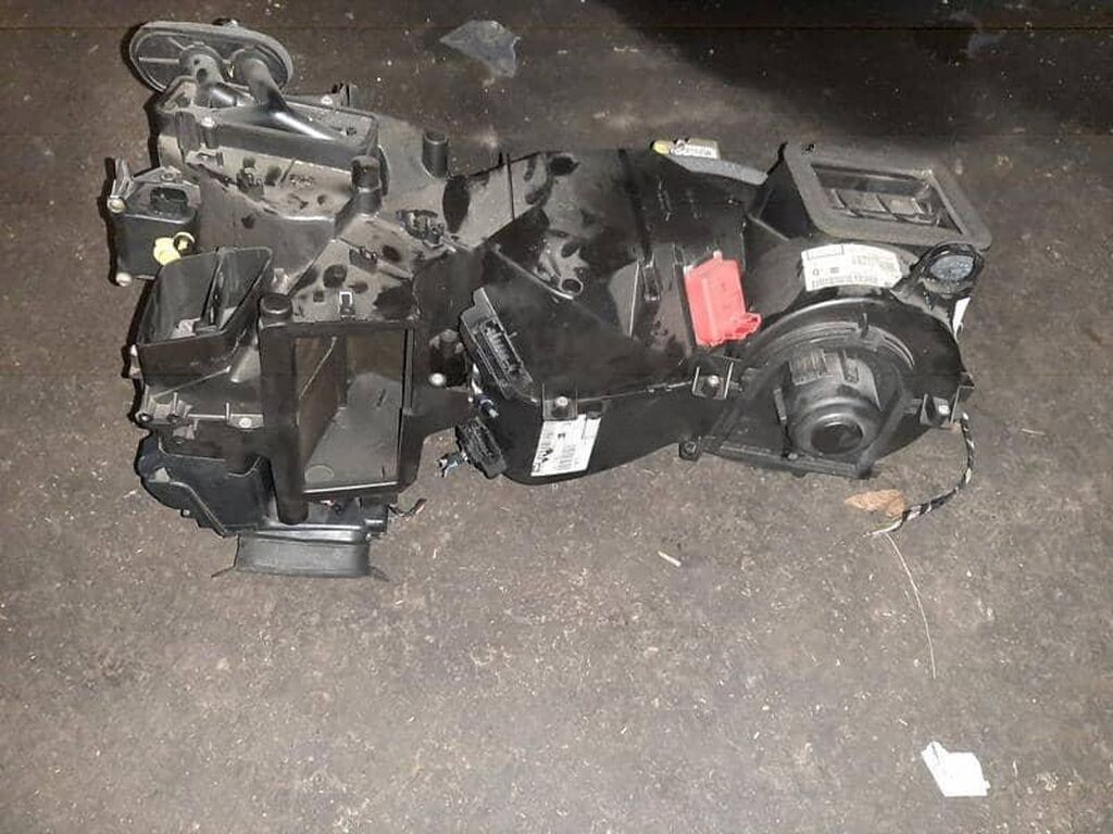KUCISTE VENTILACIJE KABINE ZA VOLKSWAGEN GOLF 4 | Kuciste