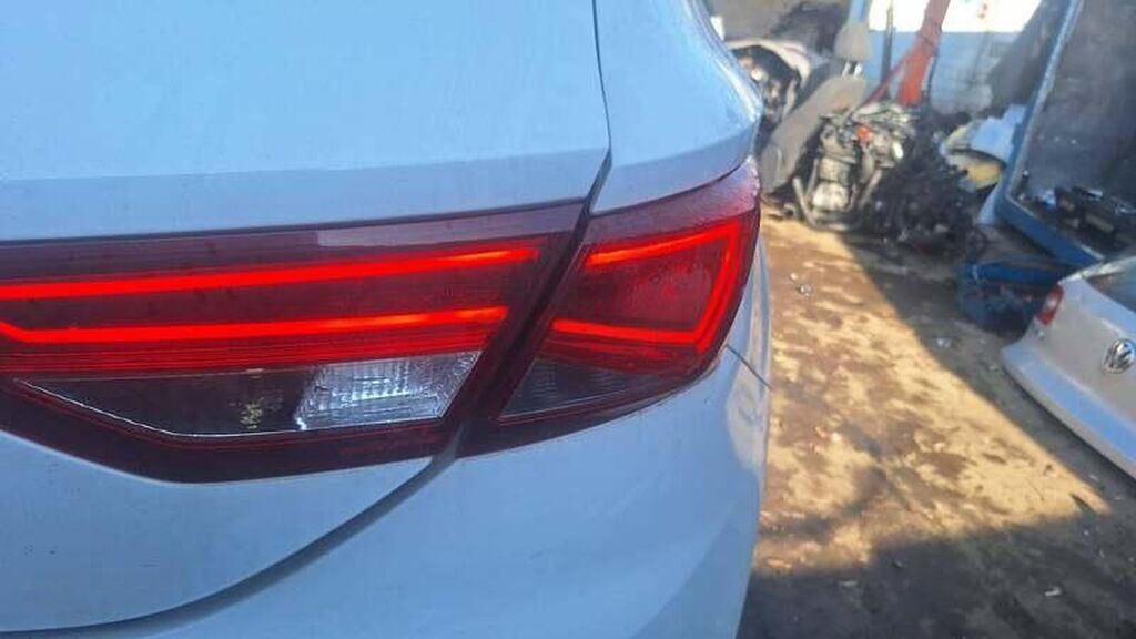 LEON 5F STOP LAMPE ZA SEAT LEON OD 2013. DO 2018. GOD