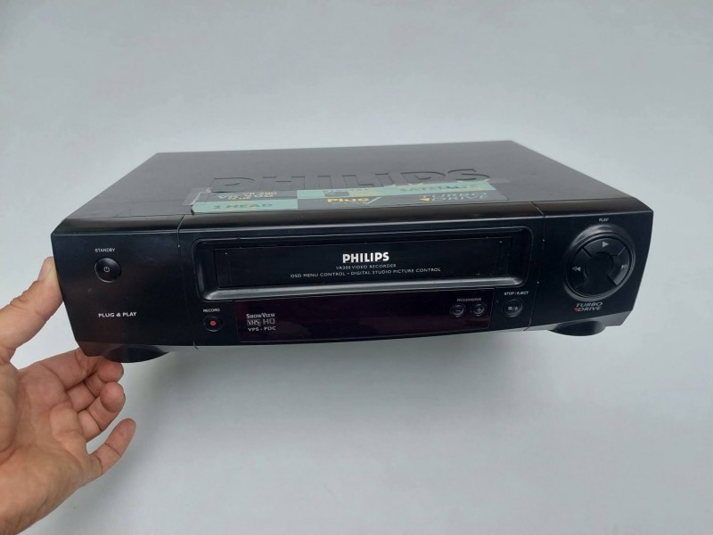 Philips VR200 je analogni VHS videorekorder (VCR)