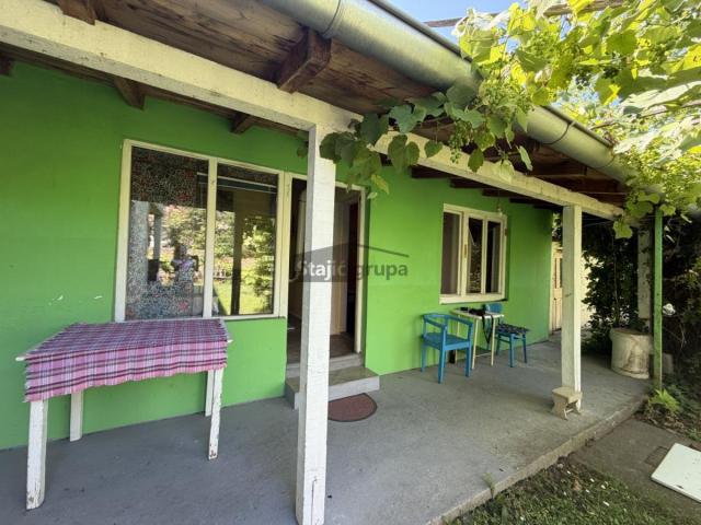 Porodična kuća 138 m² sa dve stambene jedinice i pomoćnim objektom
