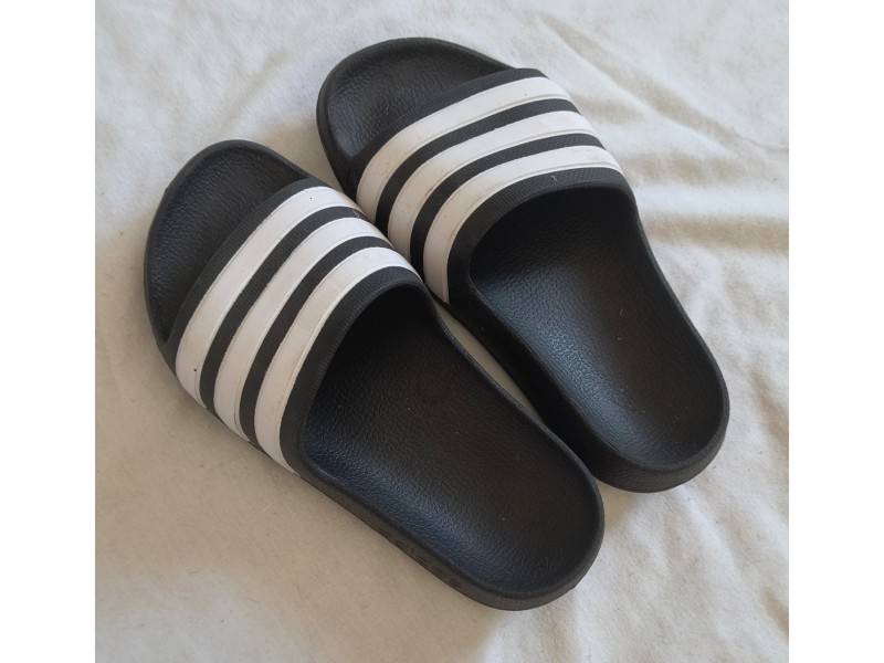 Adidas papuče, dužina gazišta 19 cm