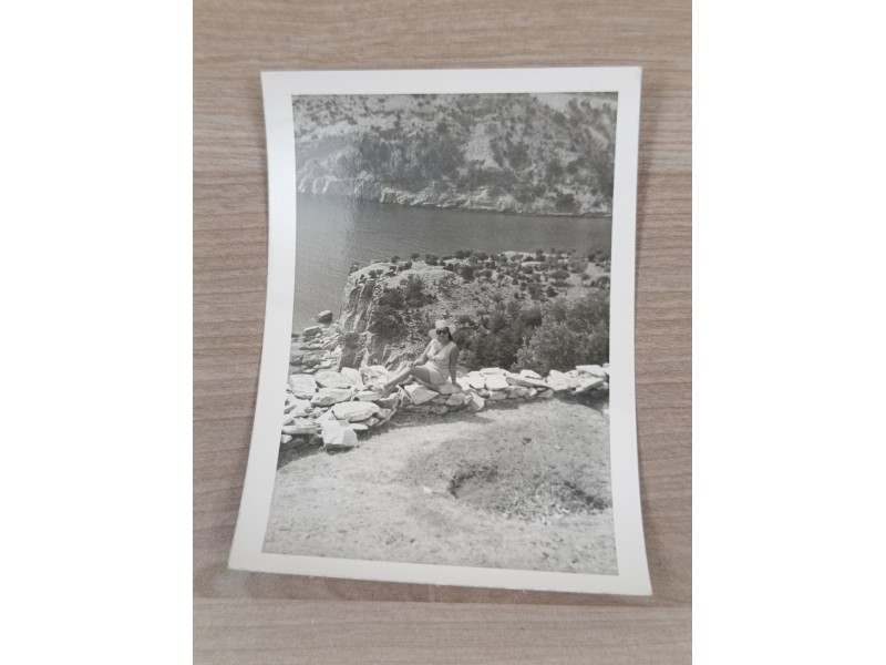 Vintage fotografija dama na plaži