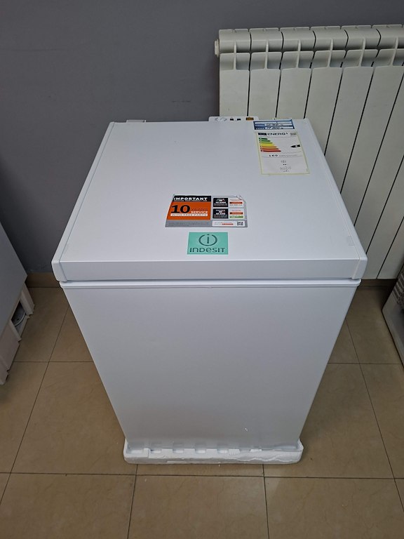 ZAMRZIVAČ SANDUČAR INDESIT OS 2A 100 2 , 99L